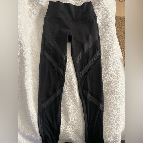 ALO Yoga | Pants & Jumpsuits | Alo Yoga High Waisted Black Mesh Pattern ...